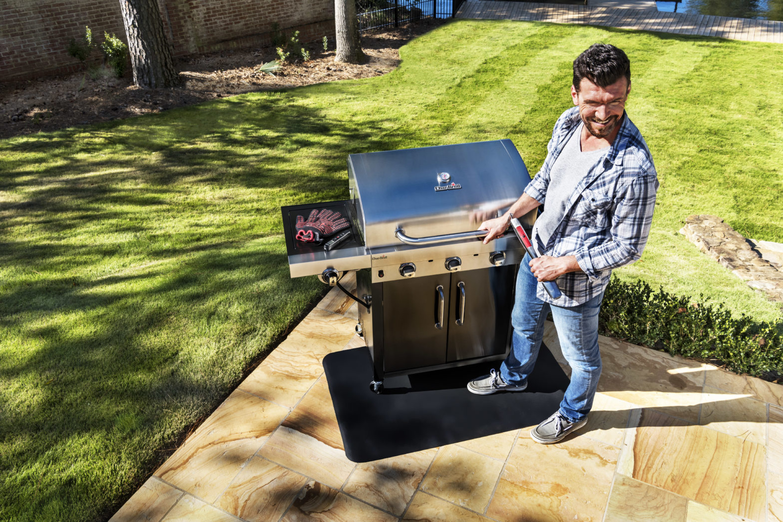 Outdoor Cooking: Grill Buying Guide